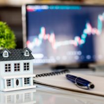 HOW TO BID CONFIDENTLY AT AN ONLINE PROPERTY AUCTION - Bradley Hall